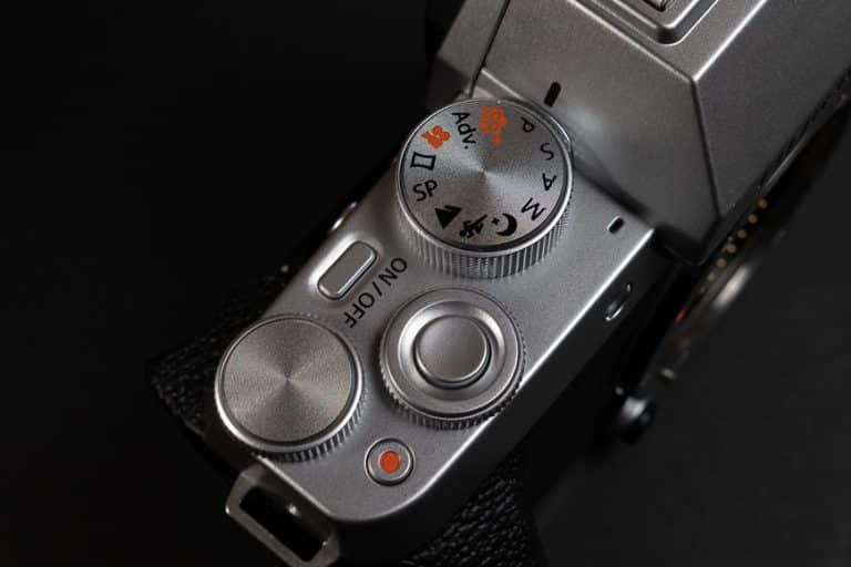 Fujifilm X-T200 Review | Impressive & Affordable!