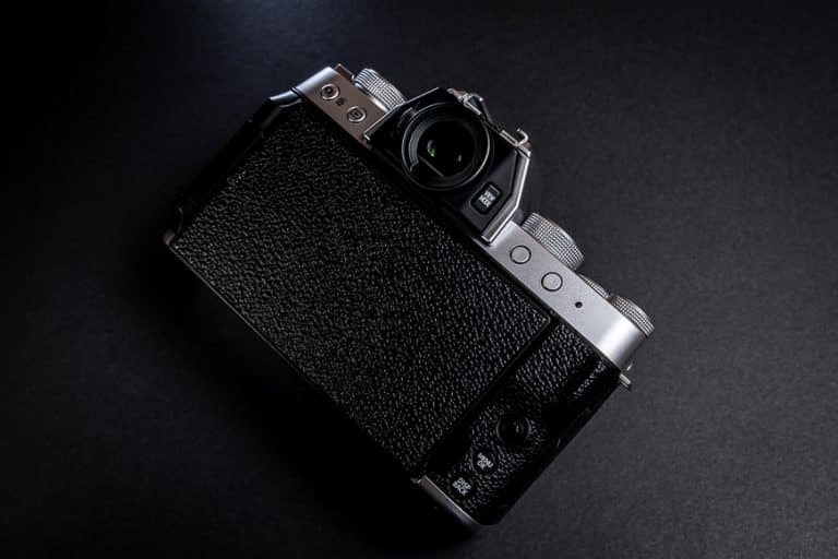 Fujifilm X-T200 Review | Impressive & Affordable!
