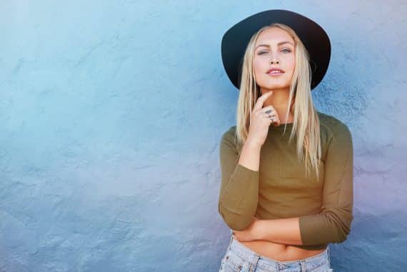 Natural Female Poses: Pro Tips & Ideas for Portraits of Women