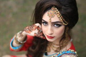 Guide to Glamour Photography (16 New INSIDER Tips)