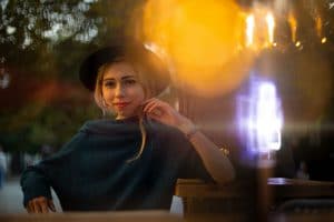 8 BEST Hand Poses for Natural Portrait Photography