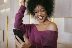 How to Take Good Selfies (19 Model Secrets Revealed)