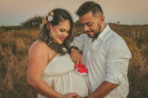 37 Pregnancy Photoshoot Poses for a Stunning Maternity Shoot