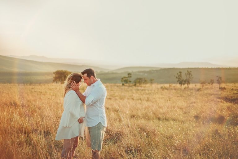 37 Pregnancy Photoshoot Poses for a Stunning Maternity Shoot