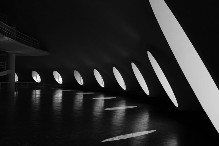 How to Use Rhythm in Photography Effectively (+ Examples)