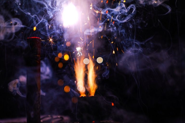 26 Smart Ways to Photograph Fireworks Like a Pro