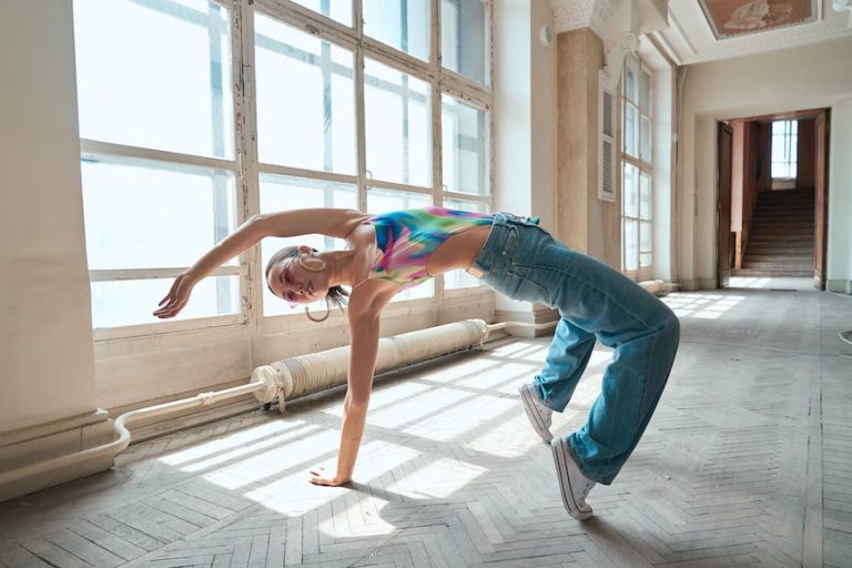 16 Easy Dance Photography Poses (That Look Hard!)
