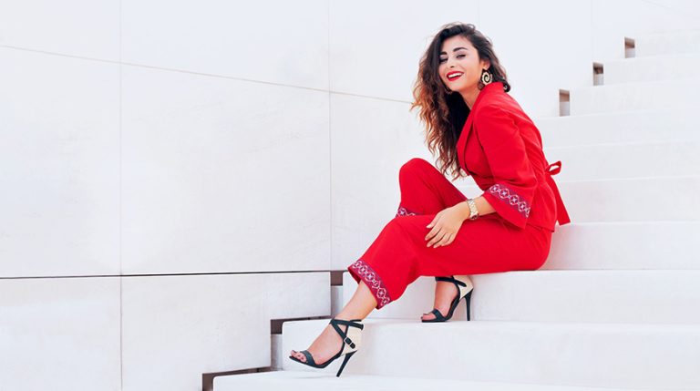 How to Get the Best Dating Profile Photo (Tips, Ideas & Examples)