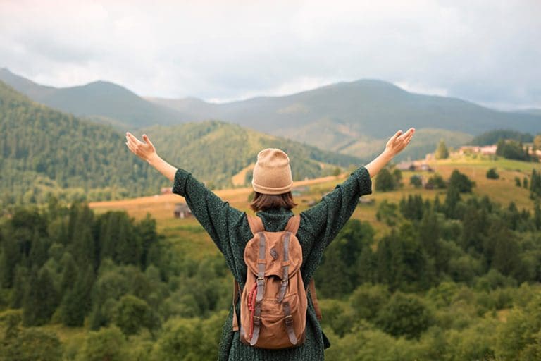 14 Photo Pose Ideas for the Most Engaging Travel Snaps