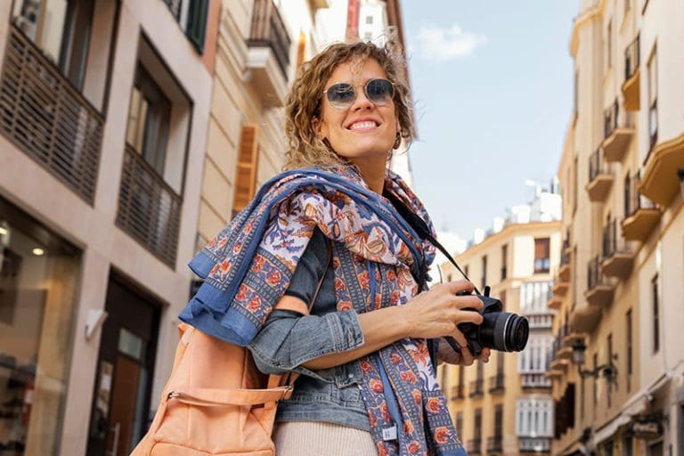 14 Photo Pose Ideas for the Most Engaging Travel Snaps