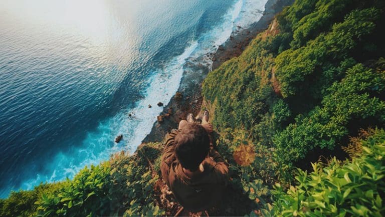 14 Photo Pose Ideas for the Most Engaging Travel Snaps