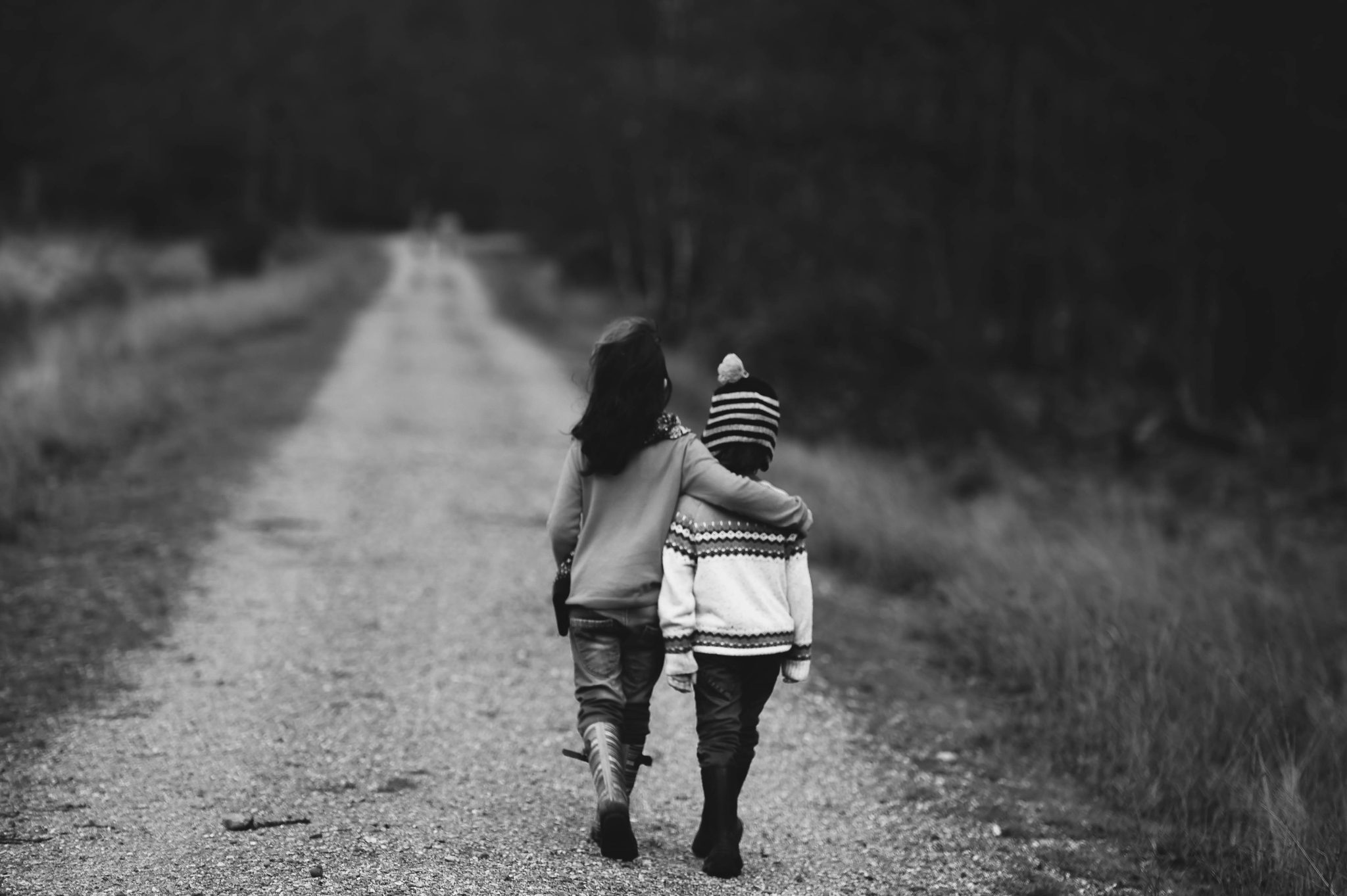 Top Sibling Photoshoot Poses for Heartwarming Family Portraits