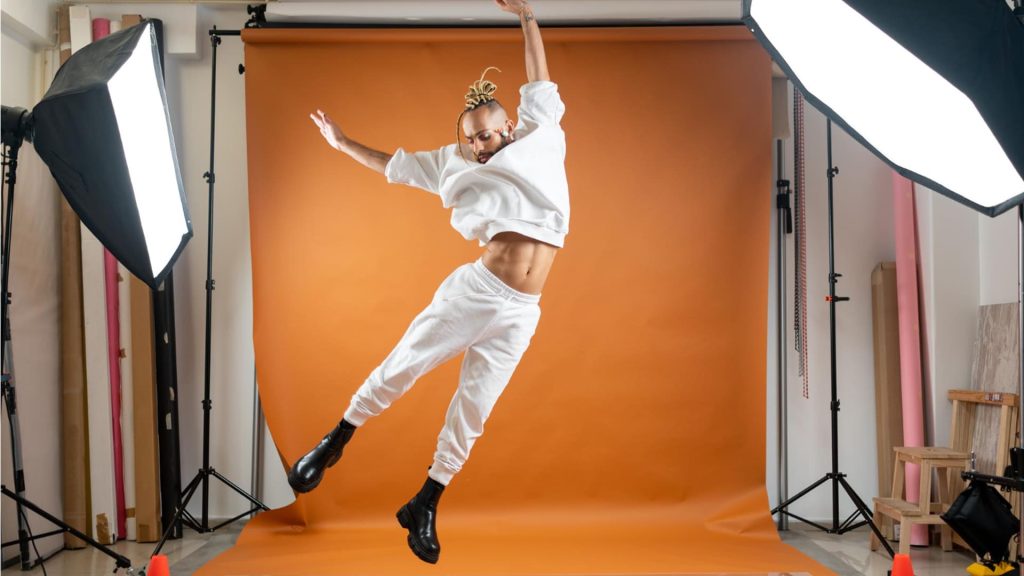 Best Jumping Poses for Dynamic Photos + How to Shoot Them Like a Pro