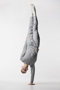 18 Contortionist Poses for Surreal Portraits