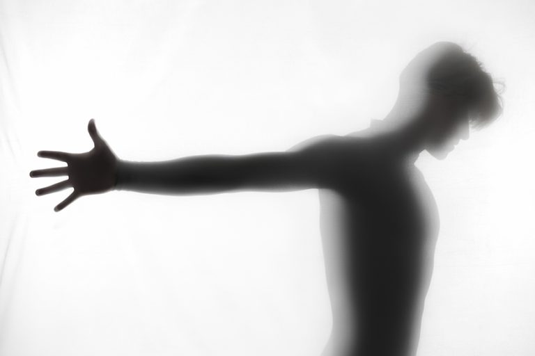 Shadow Photography Poses for Dramatic Portraits