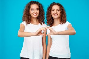 12 Twin Photo Poses That Work for All Ages