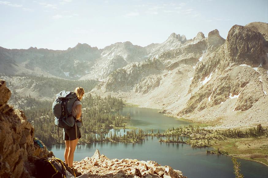 Best Outdoor Poses for Solo Backpackers